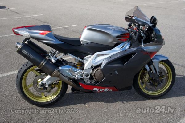 Pelēks Aprilia RSV 1000R 2004 Tallina, ar dzinēja tilpumu 1.00 L un nobraukumu 24 tūkst. km par 3999 €, foto 4 vietnē AUTOMOTO.COM.LV