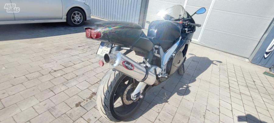 Black Aprilia RSV 2000 in Vilnius, with an engine capacity of 1.00 L and mileage of 0 thousand km for 1600 €, photo 3 on AUTOMOTO.COM.LV