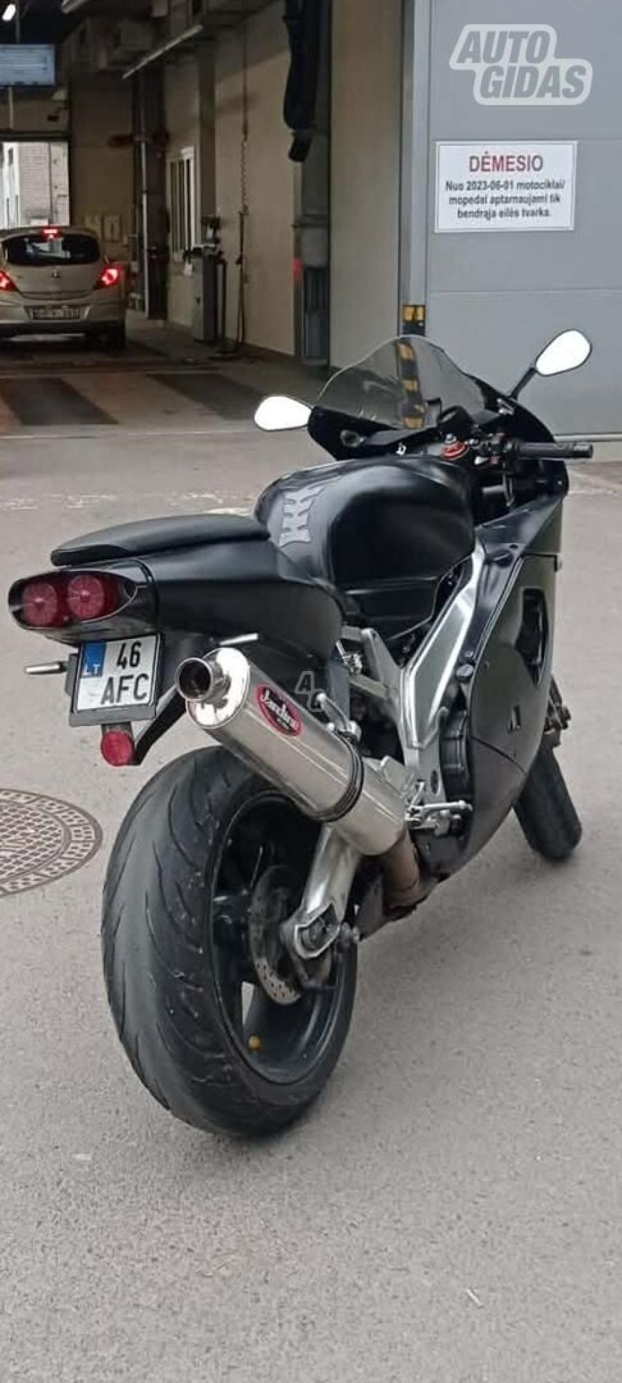 Black Aprilia RSV 2000 in Vilnius, with an engine capacity of 1.00 L and mileage of 0 thousand km for 1600 €, photo 5 on AUTOMOTO.COM.LV