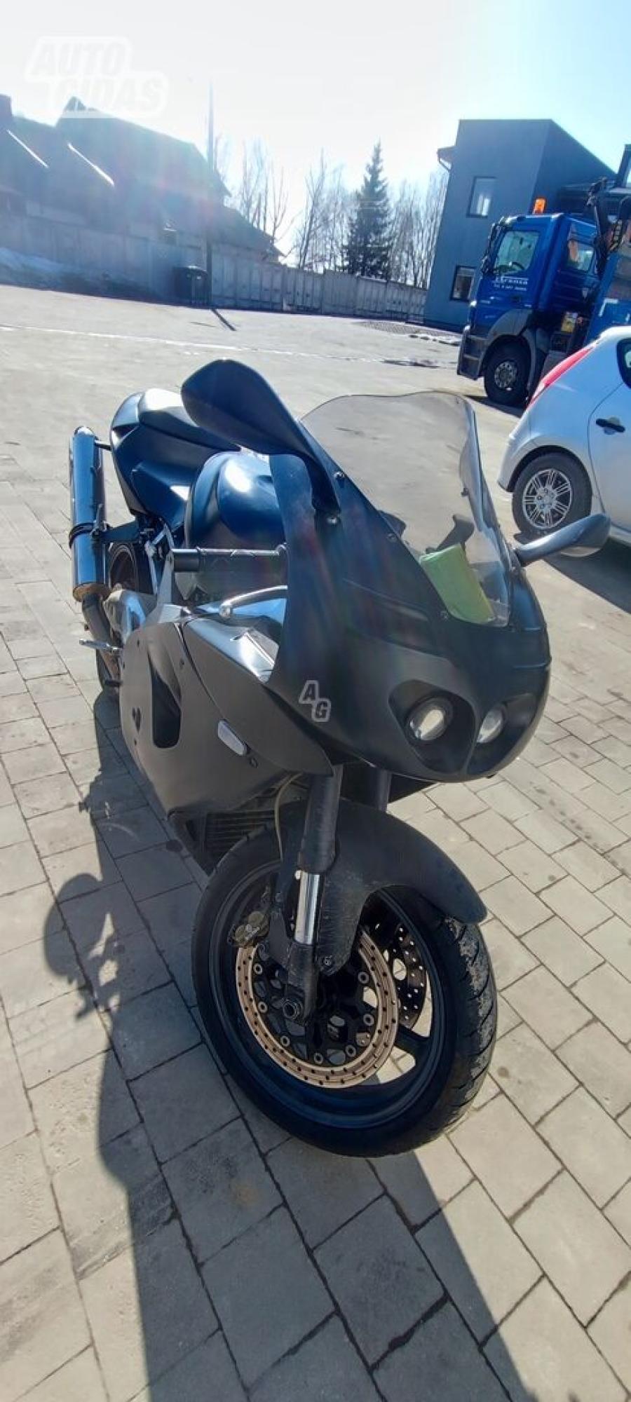 Black Aprilia RSV 2000 in Vilnius, with an engine capacity of 1.00 L and mileage of 0 thousand km for 1600 €, photo 6 on AUTOMOTO.COM.LV