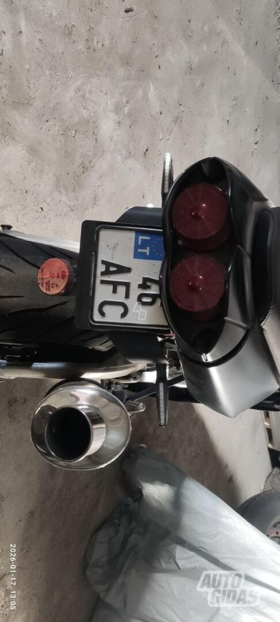 Black Aprilia RSV 2002 in Vilnius, with an engine capacity of 1.00 L and mileage of 0 thousand km for 1550 €, photo 5 on AUTOMOTO.COM.LV