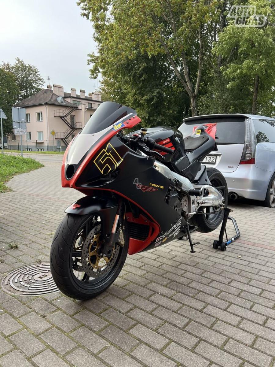 Черный Априлия RSV 2003 в Клайпеда, объемом двигателя 1.00 л и пробегом 41 тыс. км за 2100 €, фото 3 на AUTOMOTO.COM.LV