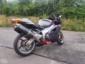 Pelēks Aprilia RSV 2004 Viļņa, ar dzinēja tilpumu 1.00 L un nobraukumu 14 tūkst. km par 2700 €, foto 3 vietnē AUTOMOTO.COM.LV