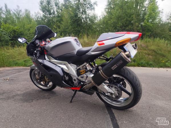 Pelēks Aprilia RSV 2004 Viļņa, ar dzinēja tilpumu 1.00 L un nobraukumu 14 tūkst. km par 2700 €, foto 4 vietnē AUTOMOTO.COM.LV