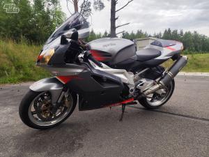 Pelēks Aprilia RSV 2004 Viļņa, ar dzinēja tilpumu 1.00 L un nobraukumu 14 tūkst. km par 2700 €, foto 5 vietnē AUTOMOTO.COM.LV