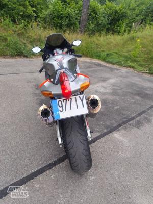 Pelēks Aprilia RSV 2004 Viļņa, ar dzinēja tilpumu 1.00 L un nobraukumu 14 tūkst. km par 2700 €, foto 6 vietnē AUTOMOTO.COM.LV