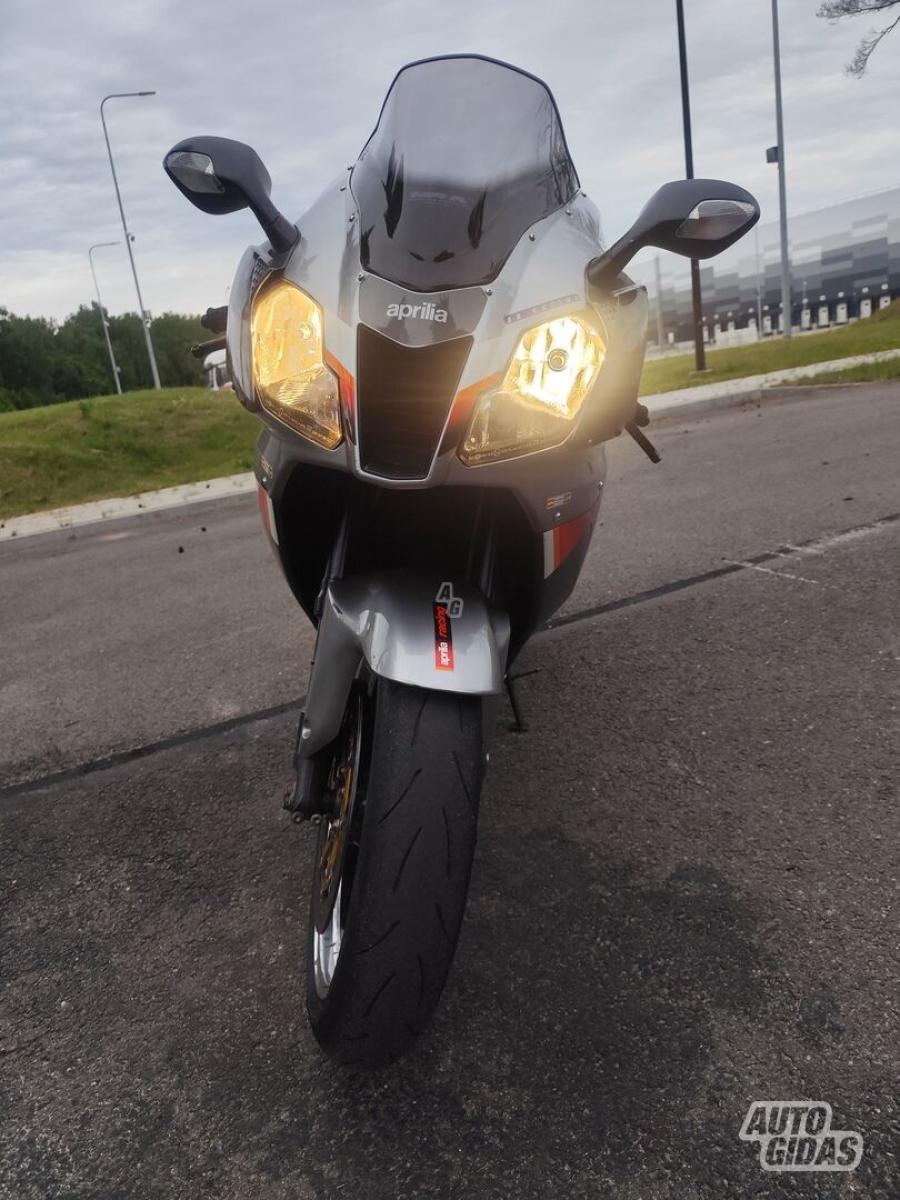 Pelēks Aprilia RSV 2004 Viļņa, ar dzinēja tilpumu 1.00 L un nobraukumu 14 tūkst. km par 2700 €, foto 7 vietnē AUTOMOTO.COM.LV