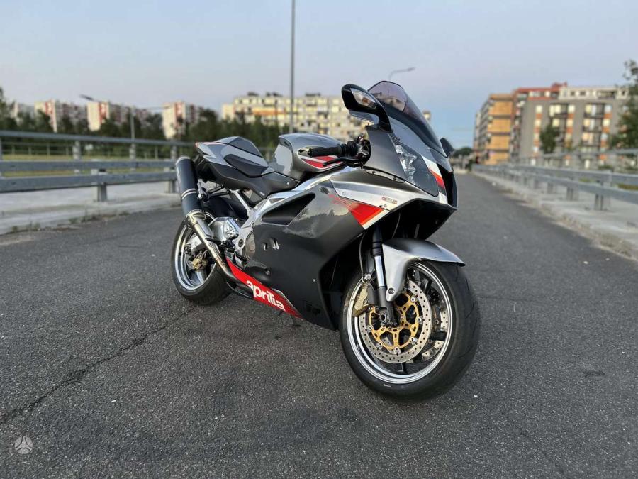 Aprilia RSV 2004 Viļņa, ar dzinēja tilpumu 1.00 L un nobraukumu 14 tūkst. km par 2900 €, foto 1 vietnē AUTOMOTO.COM.LV