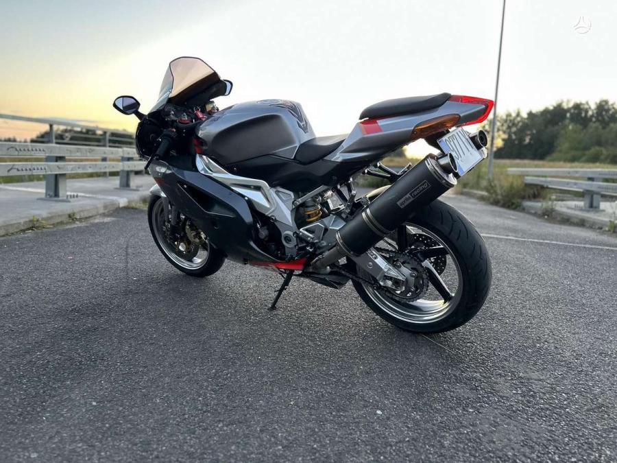 Aprilia RSV 2004 Viļņa, ar dzinēja tilpumu 1.00 L un nobraukumu 14 tūkst. km par 2900 €, foto 6 vietnē AUTOMOTO.COM.LV