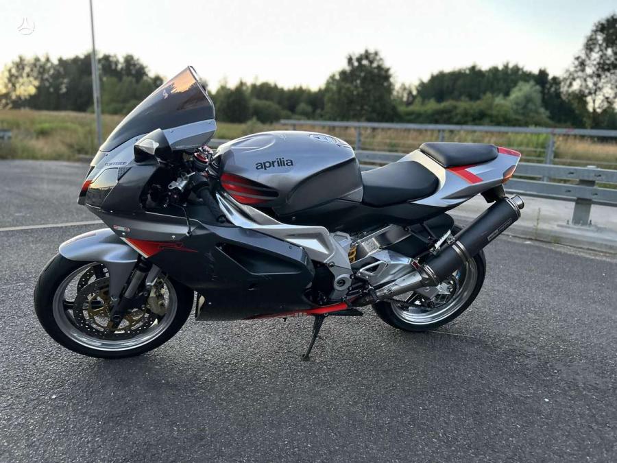 Aprilia RSV 2004 Viļņa, ar dzinēja tilpumu 1.00 L un nobraukumu 14 tūkst. km par 2900 €, foto 7 vietnē AUTOMOTO.COM.LV
