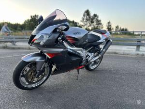 Aprilia RSV 2004 Viļņa, ar dzinēja tilpumu 1.00 L un nobraukumu 14 tūkst. km par 2900 €, foto 8 vietnē AUTOMOTO.COM.LV