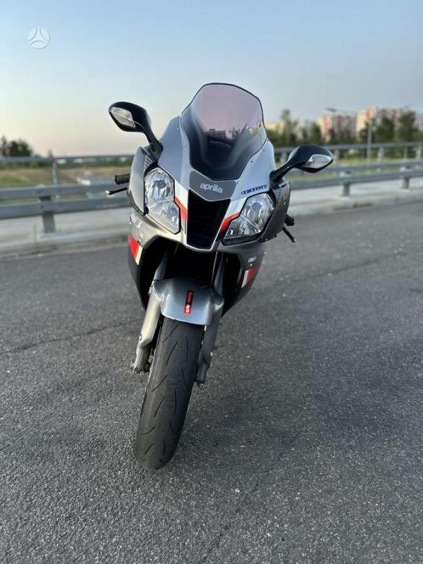 Aprilia RSV 2004 in Vilnius, with an engine capacity of 1.00 L and mileage of 14 thousand km for 2900 €, photo 8 on AUTOMOTO.COM.LV