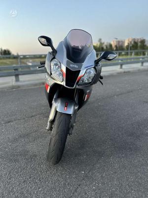 Aprilia RSV 2004 Viļņa, ar dzinēja tilpumu 1.00 L un nobraukumu 14 tūkst. km par 2900 €, foto 9 vietnē AUTOMOTO.COM.LV