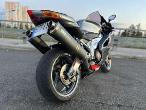 Aprilia RSV 2004 Viļņa, ar dzinēja tilpumu 1.00 L un nobraukumu 14 tūkst. km par 2900 €, foto 10 vietnē AUTOMOTO.COM.LV