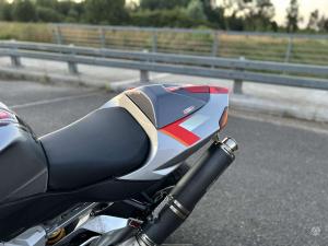 Aprilia RSV 2004 Viļņa, ar dzinēja tilpumu 1.00 L un nobraukumu 14 tūkst. km par 2900 €, foto 14 vietnē AUTOMOTO.COM.LV