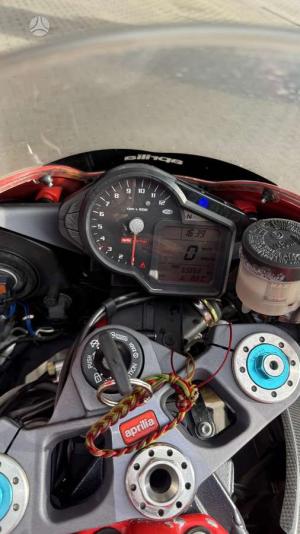 Априлия RSV 2006 в Шяуляй, объемом двигателя 1.00 л и пробегом 55 тыс. км за 3500 €, фото 1 на AUTOMOTO.COM.LV