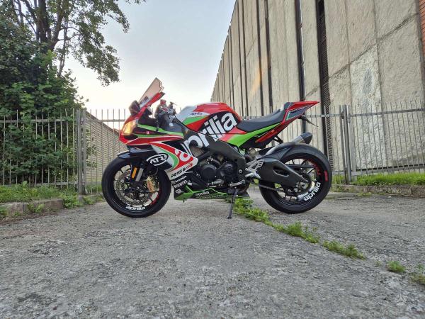 Aprilia RSV 2010 Kauņa, ar dzinēja tilpumu 1.00 L un nobraukumu 16 tūkst. km par 8000 €, foto 7 vietnē AUTOMOTO.COM.LV