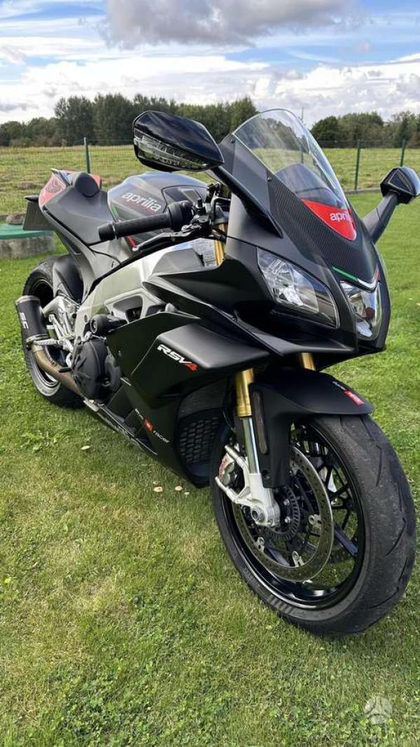 Aprilia RSV 2019 in Kaunas, with an engine capacity of 1.00 L and mileage of 37 thousand km for 11500 €, photo 1 on AUTOMOTO.COM.LV