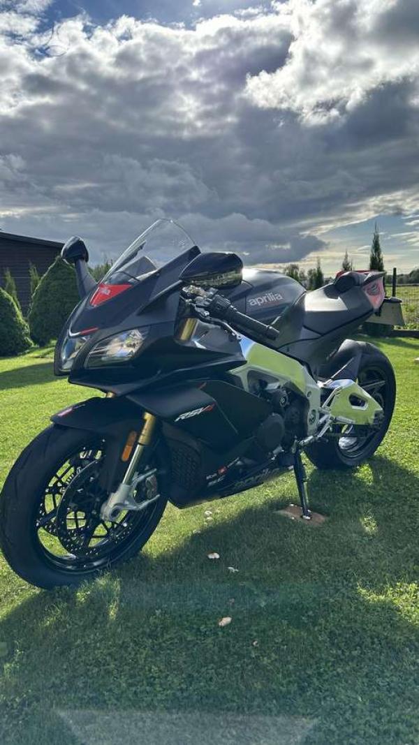 Aprilia RSV 2019 in Kaunas, with an engine capacity of 1.00 L and mileage of 37 thousand km for 11500 €, photo 3 on AUTOMOTO.COM.LV