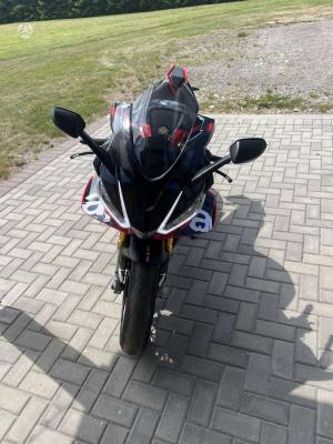 Aprilia RSV 2022 in Birstonas, with an engine capacity of 1.10 L and mileage of 9 thousand km for 14299 €, photo 3 on AUTOMOTO.COM.LV
