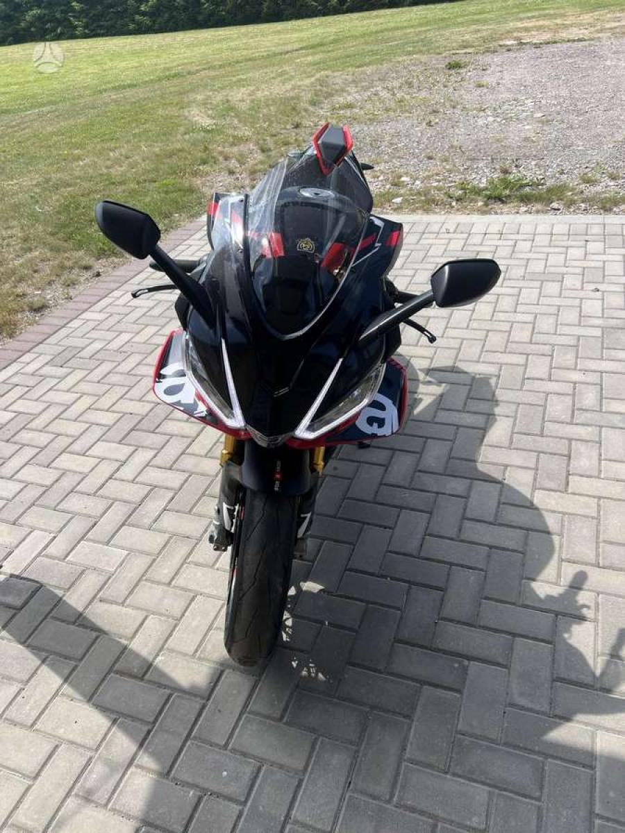 Aprilia RSV 2022 in Birstonas, with an engine capacity of 1.10 L and mileage of 9 thousand km for 14299 €, photo 3 on AUTOMOTO.COM.LV
