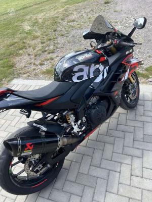 Aprilia RSV 2022 in Birstonas, with an engine capacity of 1.10 L and mileage of 9 thousand km for 14299 €, photo 6 on AUTOMOTO.COM.LV