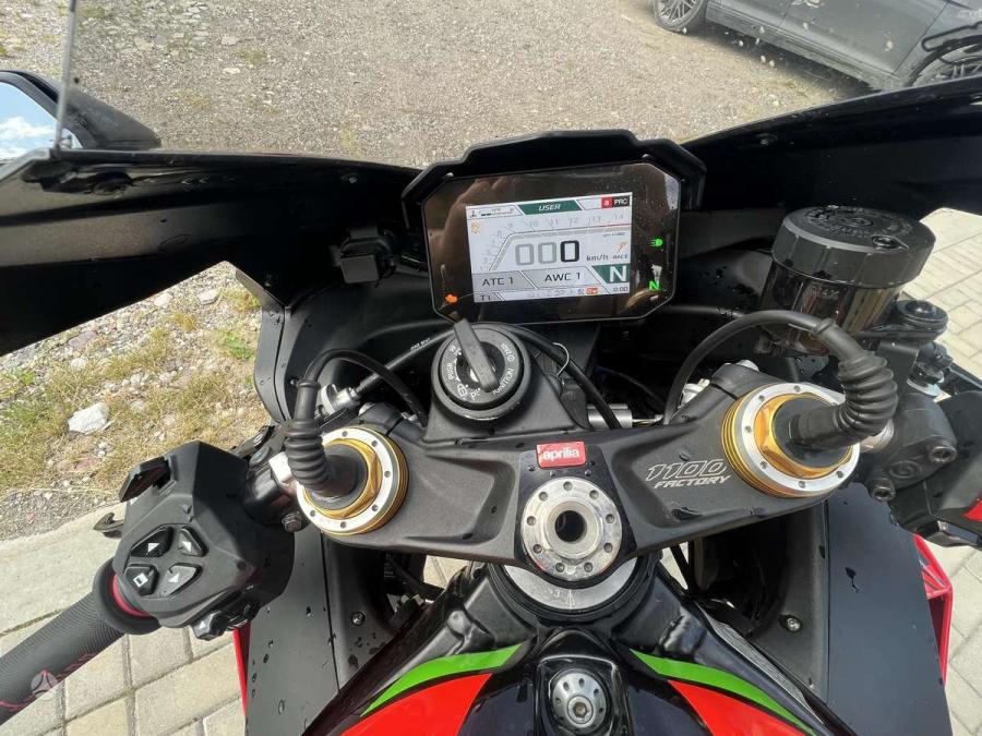 Aprilia RSV 2022 in Birstonas, with an engine capacity of 1.10 L and mileage of 9 thousand km for 14299 €, photo 9 on AUTOMOTO.COM.LV