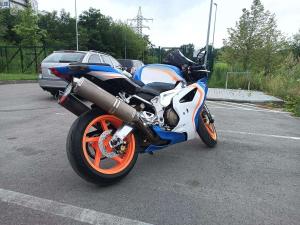 Sarkans Aprilia RSV 2005 Viļņa, ar dzinēja tilpumu 1.00 L un nobraukumu 34 tūkst. km par 2000 €, foto 4 vietnē AUTOMOTO.COM.LV