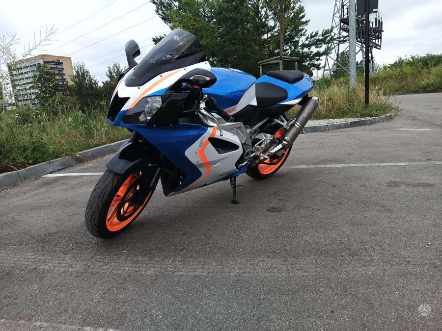 Sarkans Aprilia RSV 2005 Viļņa, ar dzinēja tilpumu 1.00 L un nobraukumu 34 tūkst. km par 2000 €, foto 6 vietnē AUTOMOTO.COM.LV