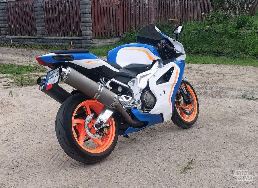Red Aprilia RSV 2005 in Vilnius, with an engine capacity of 1.00 L and mileage of 34 thousand km for 2000 €, photo 1 on AUTOMOTO.COM.LV