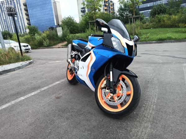 Sarkans Aprilia RSV 2005 Viļņa, ar dzinēja tilpumu 1.00 L un nobraukumu 34 tūkst. km par 2000 €, foto 3 vietnē AUTOMOTO.COM.LV