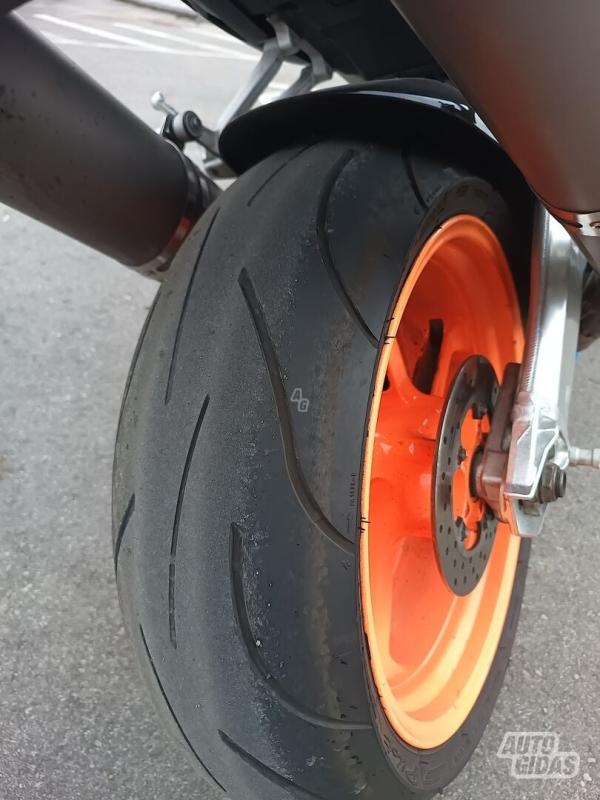 Sarkans Aprilia RSV 2005 Viļņa, ar dzinēja tilpumu 1.00 L un nobraukumu 34 tūkst. km par 2000 €, foto 5 vietnē AUTOMOTO.COM.LV