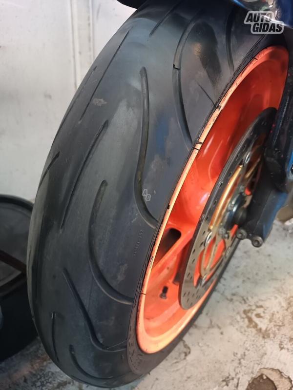 Sarkans Aprilia RSV 2005 Viļņa, ar dzinēja tilpumu 1.00 L un nobraukumu 34 tūkst. km par 2000 €, foto 7 vietnē AUTOMOTO.COM.LV