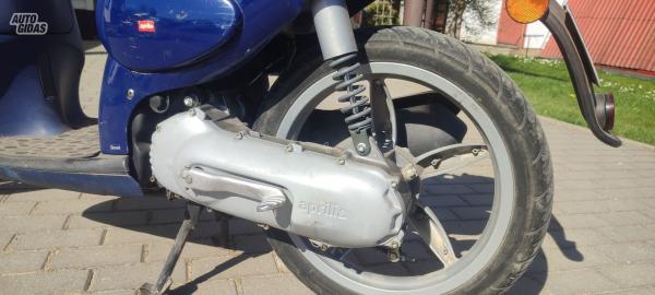 Blue Aprilia Scarabeo 2007 in Utena, with an engine capacity of 0.05 L and mileage of 11 thousand km for 500 €, photo 5 on AUTOMOTO.COM.LV
