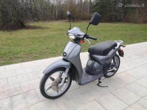 Pelēks Aprilia Scarabeo 2006 Viļņa, ar dzinēja tilpumu 49.00 L un nobraukumu 11 tūkst. km par 900 €, foto  vietnē AUTOMOTO.COM.LV