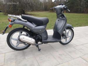 Pelēks Aprilia Scarabeo 2006 Viļņa, ar dzinēja tilpumu 49.00 L un nobraukumu 11 tūkst. km par 900 €, foto 3 vietnē AUTOMOTO.COM.LV