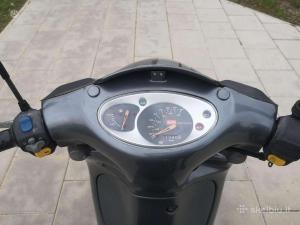 Pelēks Aprilia Scarabeo 2006 Viļņa, ar dzinēja tilpumu 49.00 L un nobraukumu 11 tūkst. km par 900 €, foto 6 vietnē AUTOMOTO.COM.LV