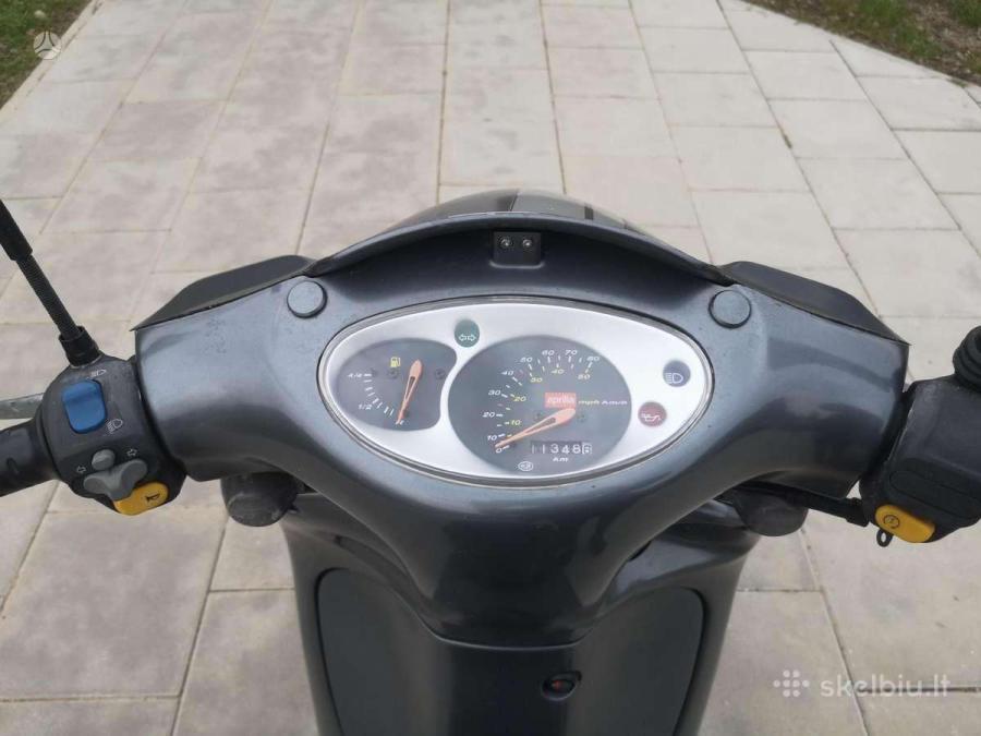 Pelēks Aprilia Scarabeo 2006 Viļņa, ar dzinēja tilpumu 49.00 L un nobraukumu 11 tūkst. km par 900 €, foto 6 vietnē AUTOMOTO.COM.LV
