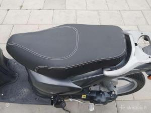 Pelēks Aprilia Scarabeo 2006 Viļņa, ar dzinēja tilpumu 49.00 L un nobraukumu 11 tūkst. km par 900 €, foto 9 vietnē AUTOMOTO.COM.LV