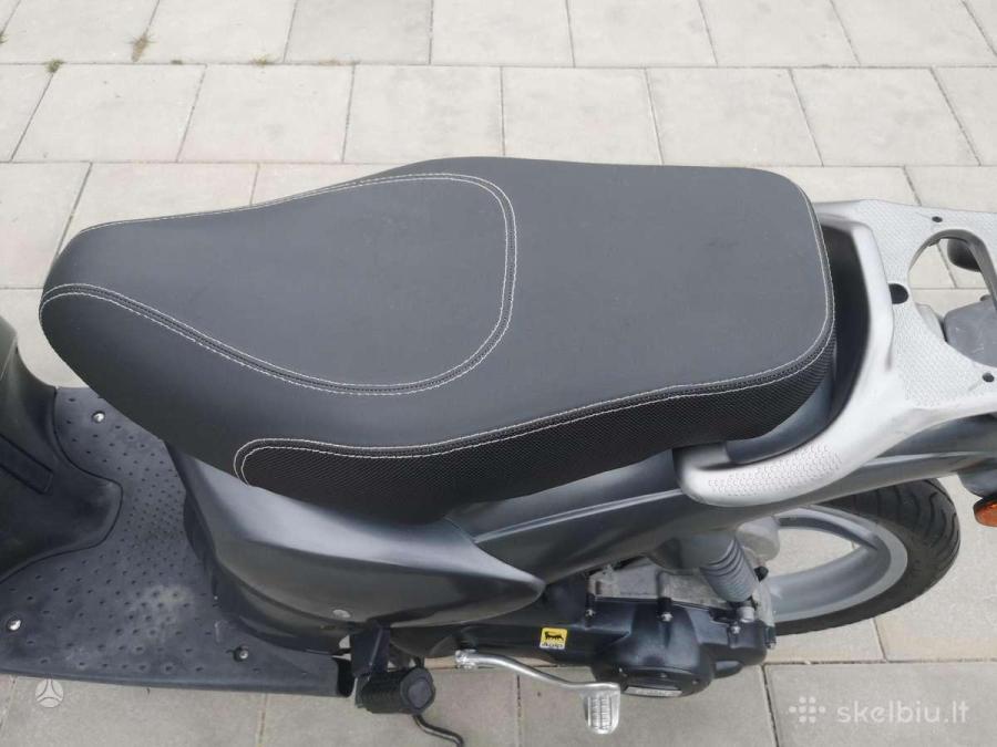 Pelēks Aprilia Scarabeo 2006 Viļņa, ar dzinēja tilpumu 49.00 L un nobraukumu 11 tūkst. km par 900 €, foto 9 vietnē AUTOMOTO.COM.LV