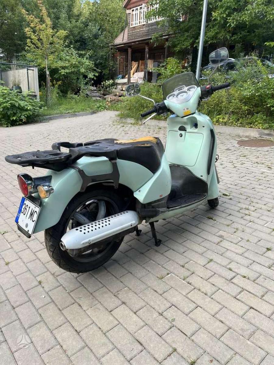 Aprilia Scarabeo 1999 in Vilnius, with an engine capacity of 0.13 L and mileage of 36 thousand km for 800 €, photo 3 on AUTOMOTO.COM.LV