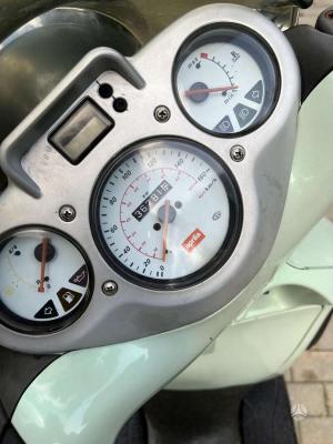 Aprilia Scarabeo 1999 in Vilnius, with an engine capacity of 0.13 L and mileage of 36 thousand km for 800 €, photo 4 on AUTOMOTO.COM.LV