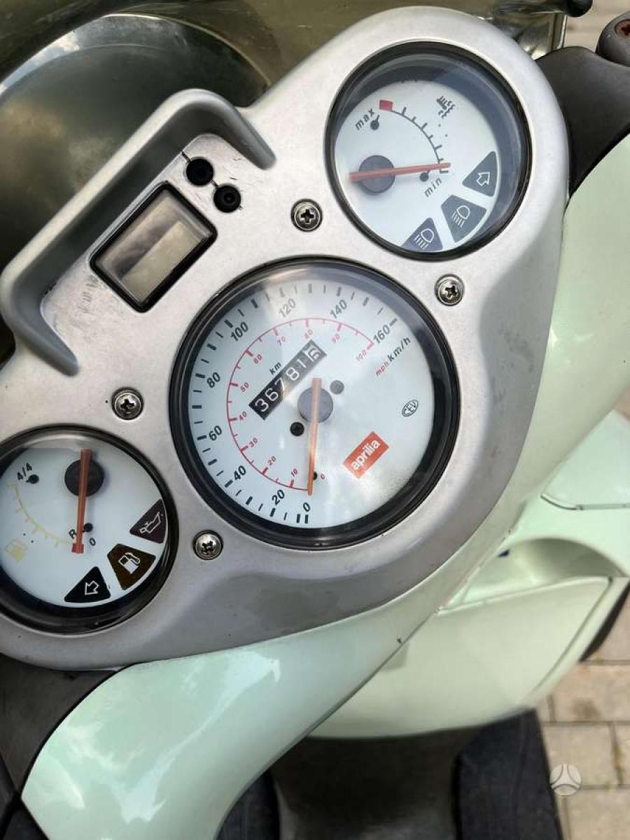 Aprilia Scarabeo 1999 in Vilnius, with an engine capacity of 0.13 L and mileage of 36 thousand km for 800 €, photo 4 on AUTOMOTO.COM.LV