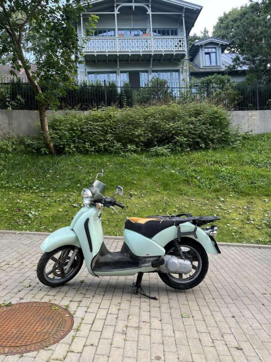 Aprilia Scarabeo 1999 in Vilnius, with an engine capacity of 0.13 L and mileage of 36 thousand km for 800 €, photo 8 on AUTOMOTO.COM.LV