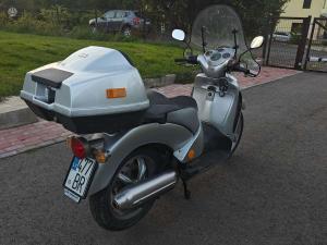 Aprilia Scarabeo 2002 in Vilnius, with an engine capacity of 0.20 L and mileage of 30 thousand km for 670 €, photo 4 on AUTOMOTO.COM.LV