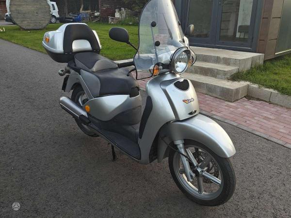 Aprilia Scarabeo 2002 in Vilnius, with an engine capacity of 0.20 L and mileage of 30 thousand km for 670 €, photo 5 on AUTOMOTO.COM.LV