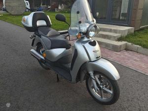 Aprilia Scarabeo 2002 in Vilnius, with an engine capacity of 0.20 L and mileage of 30 thousand km for 670 €, photo 5 on AUTOMOTO.COM.LV