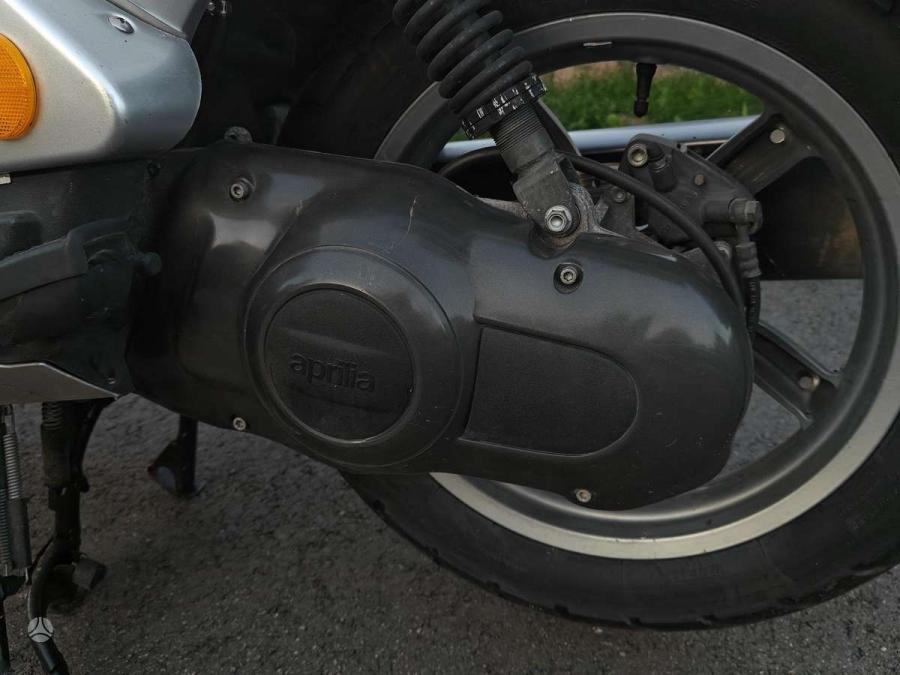 Aprilia Scarabeo 2002 in Vilnius, with an engine capacity of 0.20 L and mileage of 30 thousand km for 670 €, photo 6 on AUTOMOTO.COM.LV