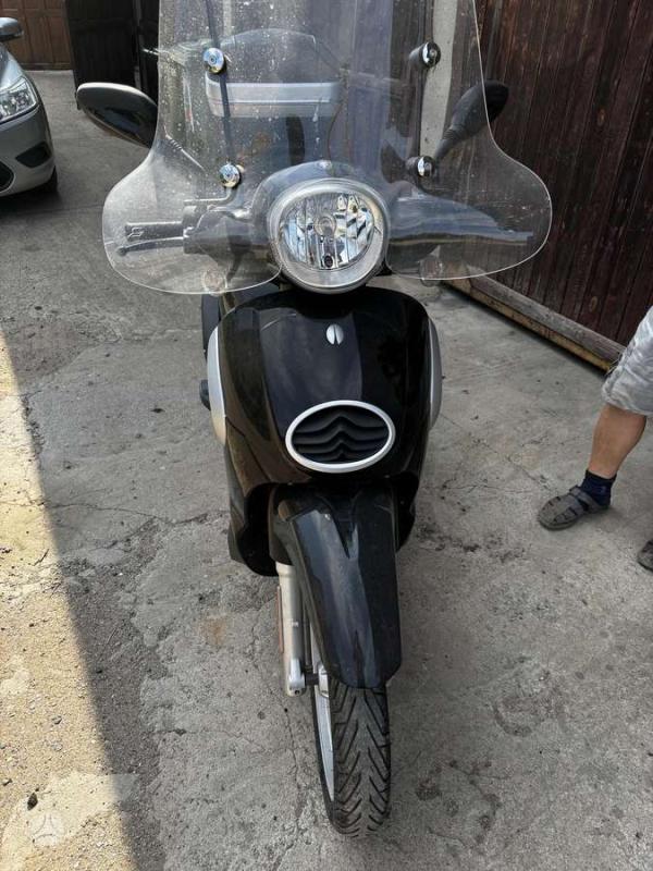 Aprilia Scarabeo 2013 in Vievis, with an engine capacity of 0.18 L and mileage of 20 thousand km for 1050 €, photo 5 on AUTOMOTO.COM.LV