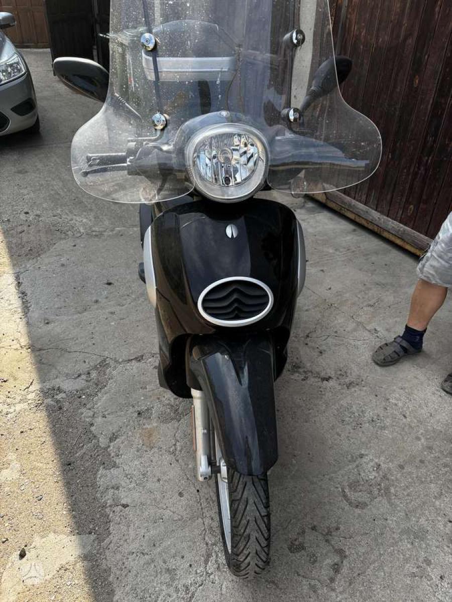 Aprilia Scarabeo 2013 in Vievis, with an engine capacity of 0.18 L and mileage of 20 thousand km for 1050 €, photo 6 on AUTOMOTO.COM.LV